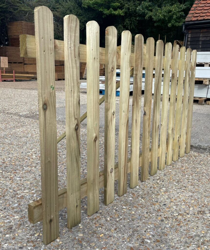 Pressure Treated Green Sawn Round Top Picket Panel 900mm x 1800mm ...