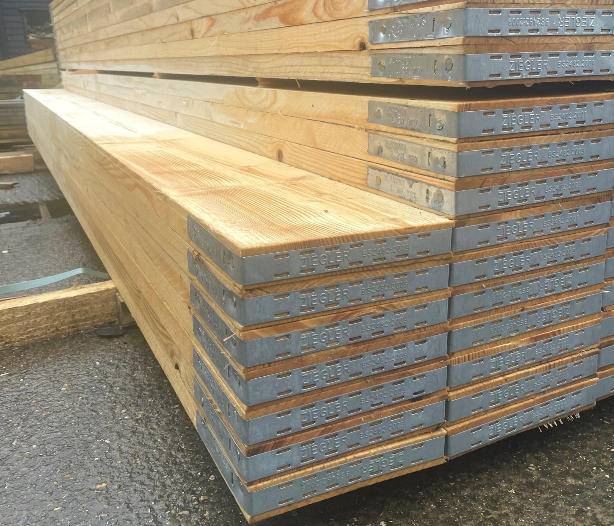 Scaffold Board 38mm x 225mm x 3900mm (Banded) - Daws Heath Timber Ltd